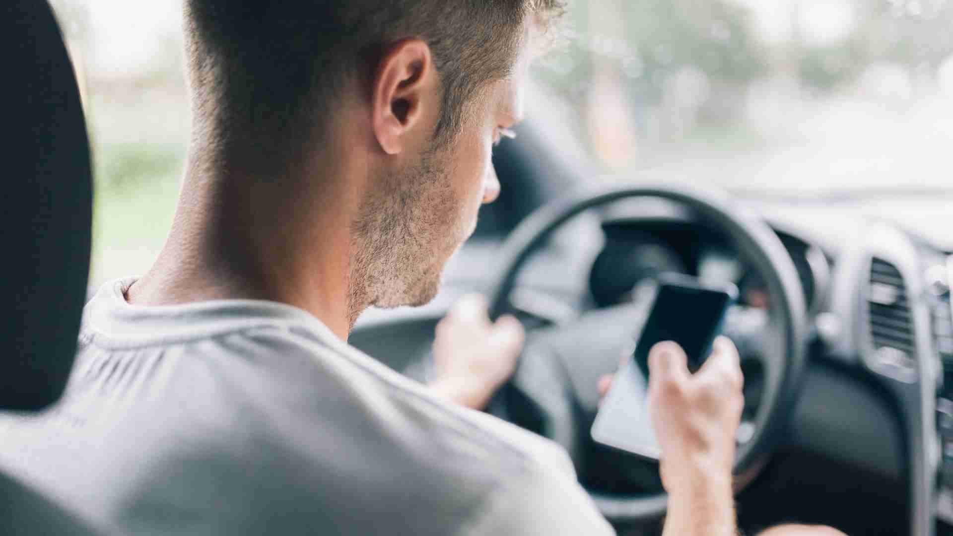 Winter Weather and Distracted Driving: A Dangerous Duo | Carnex Blog